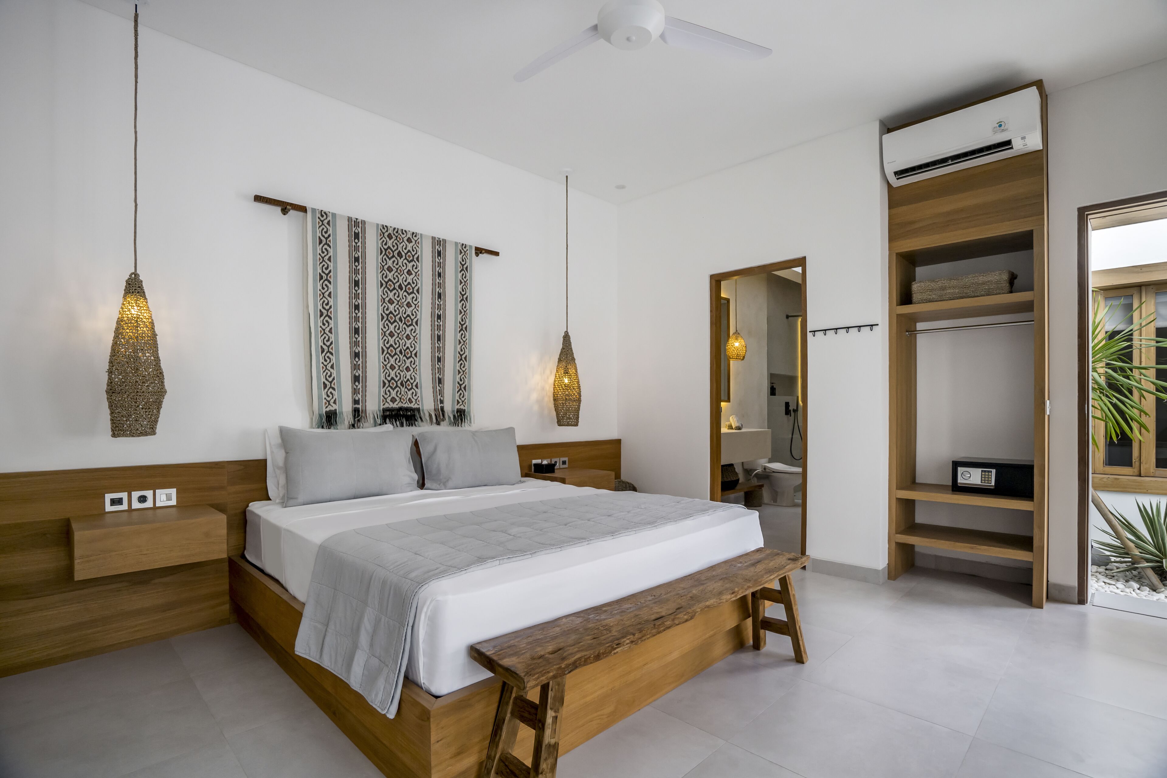 Villa Deluxe, lanai (alpendre havaiano), vista para a piscina | 2 quartos, roupa de alta qualidade, cofre no quarto, secretária 