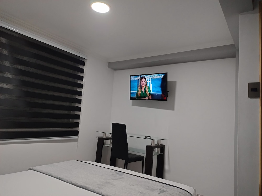 Casa Entera Con 5 Habitaciones 2 Baños Y Estacionamiento Para 2 Vehículos - La Cisterna
