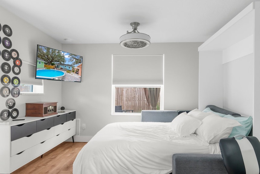 Sunset Bungalows Lil' Green: Pool, Near Beach & Dt - 清水市