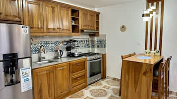 Quarto casal ou duplo conforto | Cozinha privada | Geladeira, micro-ondas, lava-louças, torradeira
