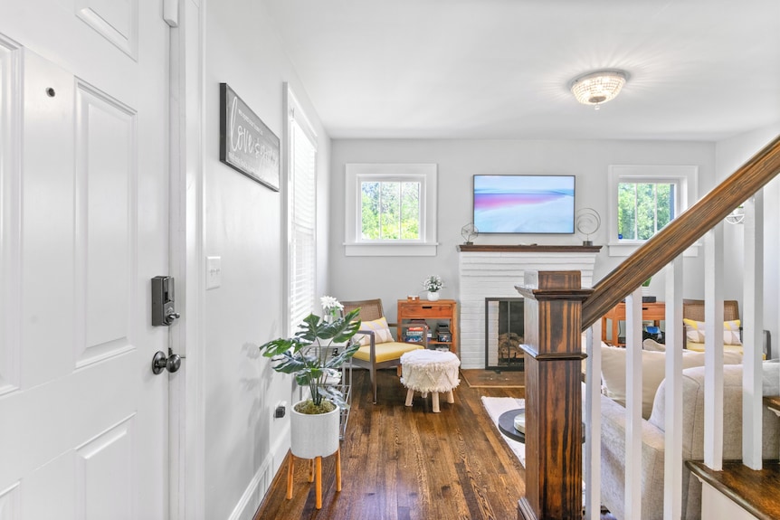 Yellow Bird Cottage - Cozy Home Minutes From Radford University, With Large Deck - Claytor Lake State Park, Dublin