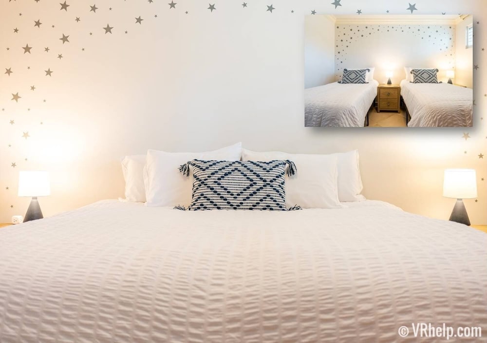 Beachfront ★Penthouse★ with Pool & Private Roofdeck. Flexible Bed ...