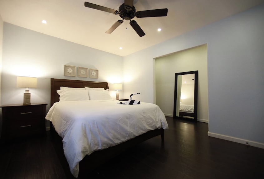 Beautiful Condo In Austin! Minutes From Downtown! - Buda, TX