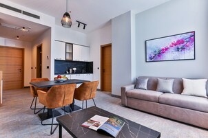 Suite Superior | Sala de estar | Televisor 