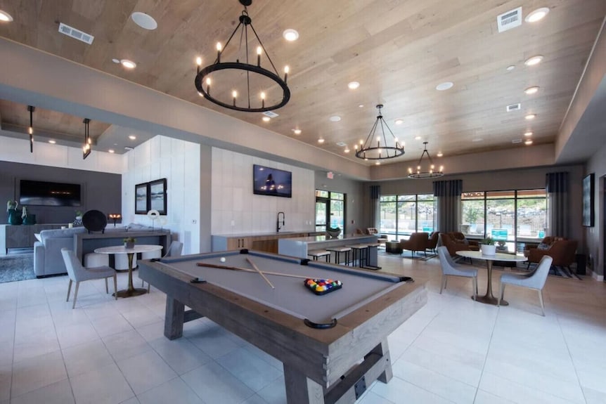 Oak Mountain Retreat: Pool, Gym & Balcony - Hoover, AL