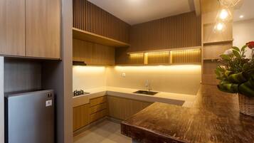 Villa | Cozinha privada | Um frigorífico, uma máquina de lavar louça