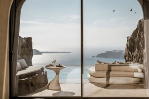 Cave Suite Caldera View with Private Pool | Vista da varanda