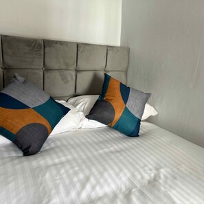 Apartamento | 4 quartos, escrivaninha