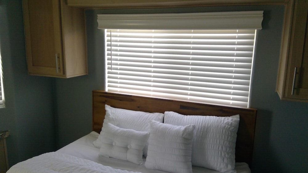 Cabin 1 With Inclusive Resort Amenities - Cabin With Inclusive Resort Amenities - Brownsville, TX