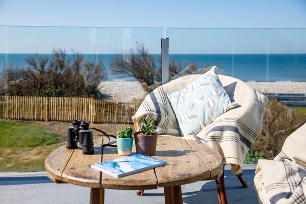 Bright Dreamy On The Beach Garden Balcony - Bracklesham Bay