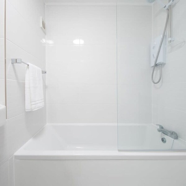 Beachfront Apartment With Panoramic Sea Views - West Wittering