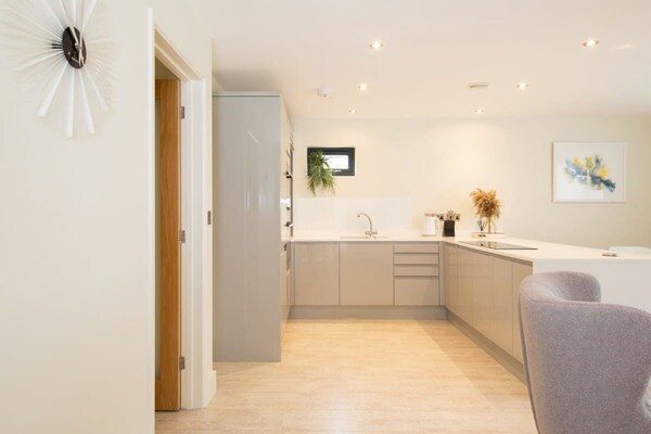 Designer Family Escape Hot Tub Steps To Beach - Bracklesham Bay