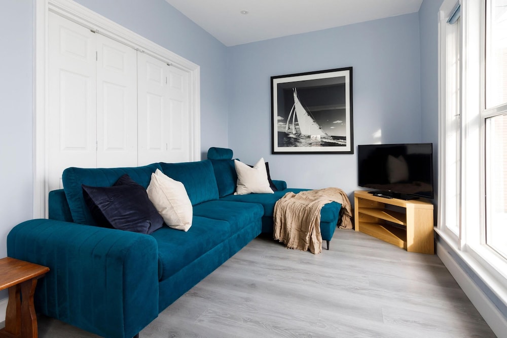 Chic 2-bed Seafront Haven Near Felpham Beach - Bognor Regis