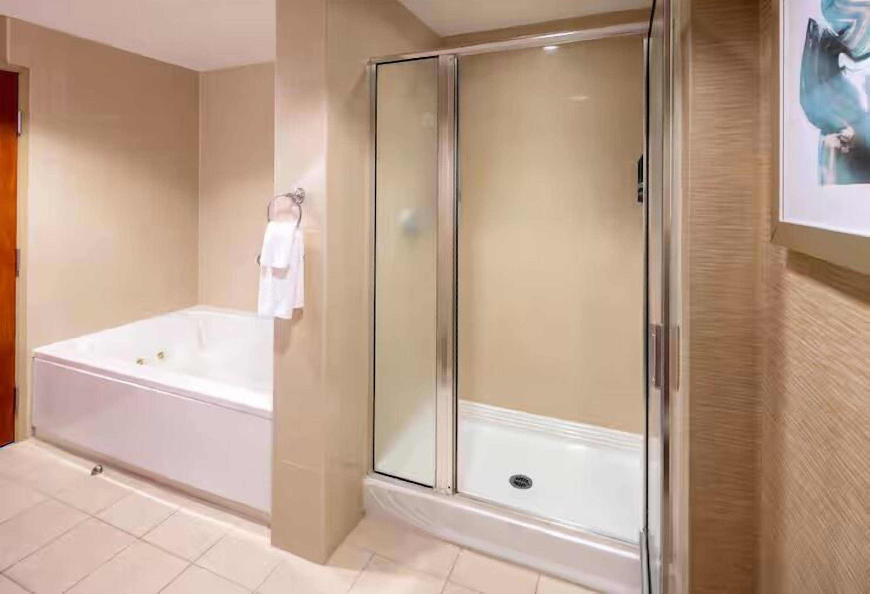 Couples Retreat | Modern Amenities & Waterfront Views - Pinellas Park, FL