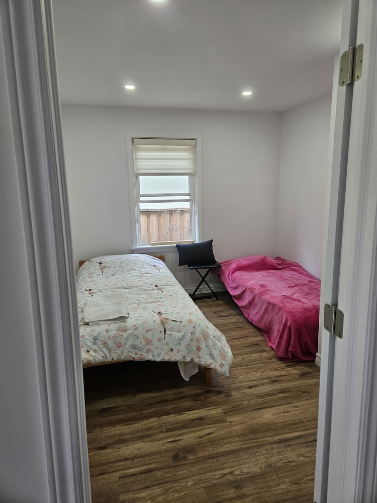 3 Bedroom Bungalow In Prime Location Toronto - Toronto