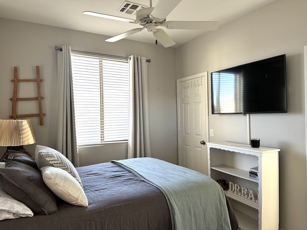 Lovely, Quiet Home On The Outskirts Of Cave Creek. Walking Distance To Coffee! - Phoenix, AZ