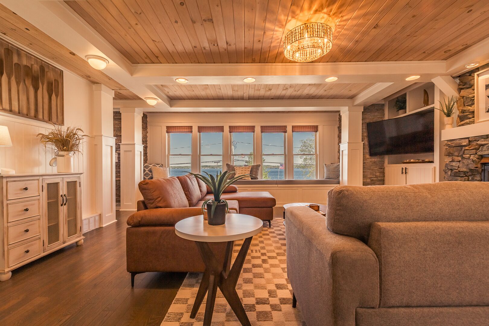 Rustic Lakeside Mansion W/ Outdoor Kitchen & Minutes To Track - Saratoga Springs, NY