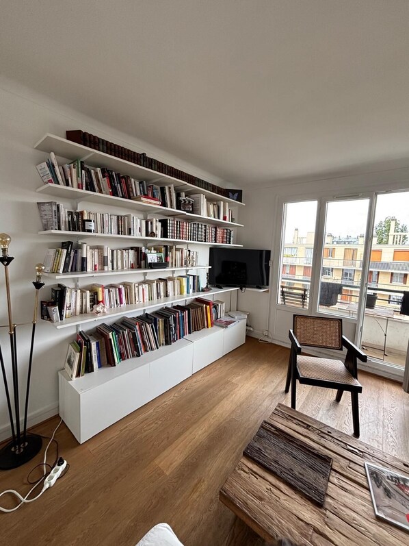 Downtown apartment, near Bois de Vincennes, 20min from Paris door to ...