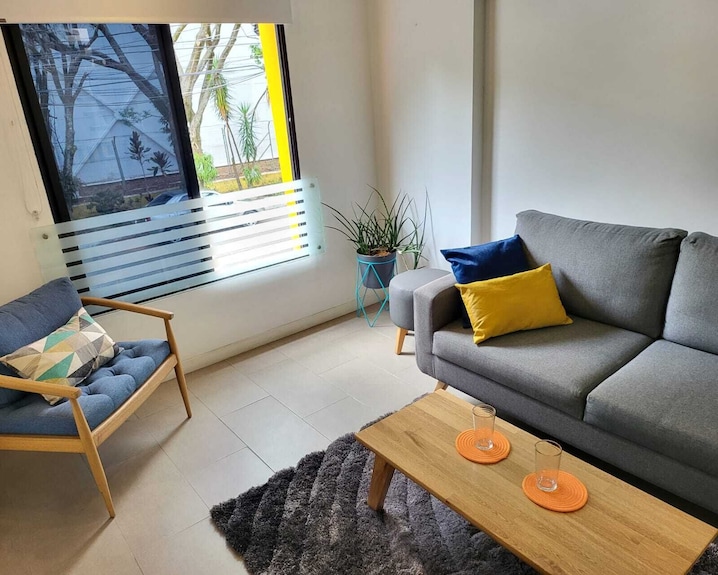 3 Level House & Rooftop Terrace! Central Location In Medellin In Gated Community - Medellín