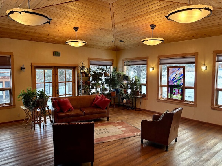Sunflower Resort Balsam Cabin Is In The The Ultra Quiet Winthrop South Community, With A 10 Minute Walk To Downtown On The Pedestrian Trail. - Washington