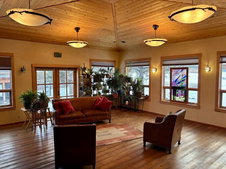 Sunflower Resort Coneflowercabin Is In The Ultra-quiet Winthrop South Community, With A 5 Minute Walk To Downtown On The Pedestrian Trail. - Washington State