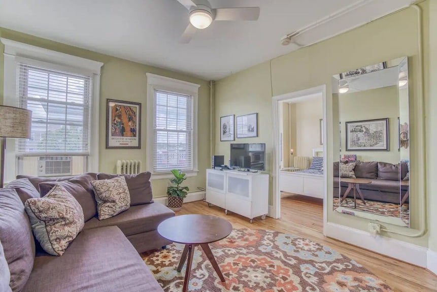 Sunny, 2 Bedroom Apt Near Johns Hopkins, Charles Village - Explore Baltimore! - Towson, MD