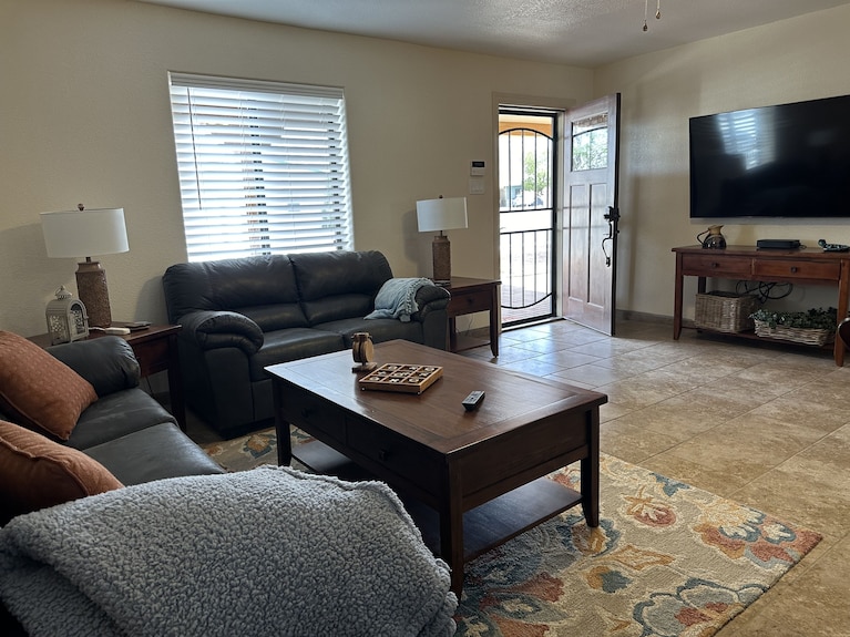 Cozy Pet Friendly House With A Great Outdoor Space, And Fully Stocked Kitchen. - Mesilla Valley Bosque State Park, Las Cruces