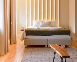 Casa de Férias Família, piscina privativa, vista para as vinhas | Secretária, secretária adequada para computadores portáteis 