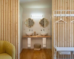 Casa de Férias Família, piscina privativa, vista para as vinhas | Secretária, secretária adequada para computadores portáteis 