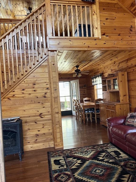 Boo Boo's Cabin - Charming Lake Front Cabin Located 5 Miles To Helen, Ga! - Blue Ridge Mountains