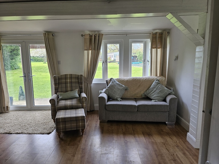 Dunmow 1-bed Cabin, Sleeps 4, 10 Mins To Stansted - Essex