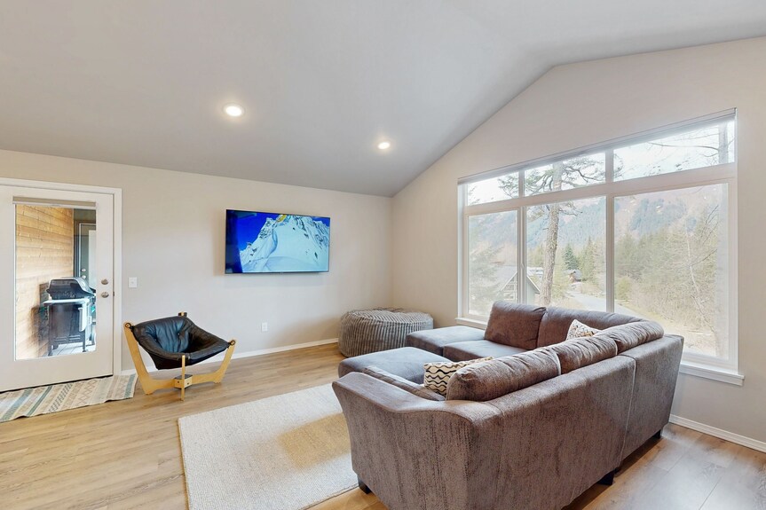 Mountain Retreat Near The Slopes With Grill, Full Kitchen, & Children's Games - Girdwood, AK