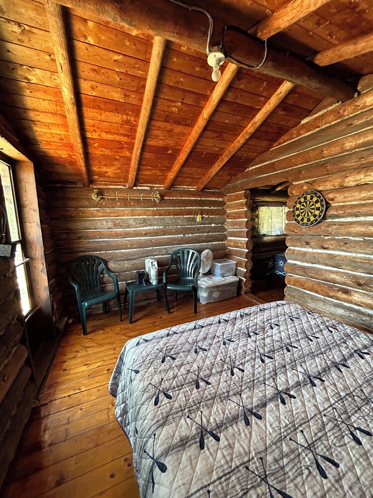 Rustic Log Cottage in Woodchuck Bay on Lake of the Woods with a Sand ...