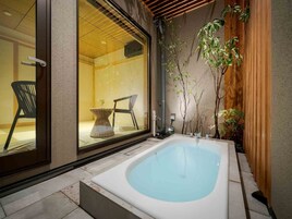 Casa Tradicional, 3 quartos, não fumadores, kitchenette | Casa de banho | Uma combinação polibã/banheira, uma banheira de imersão total
