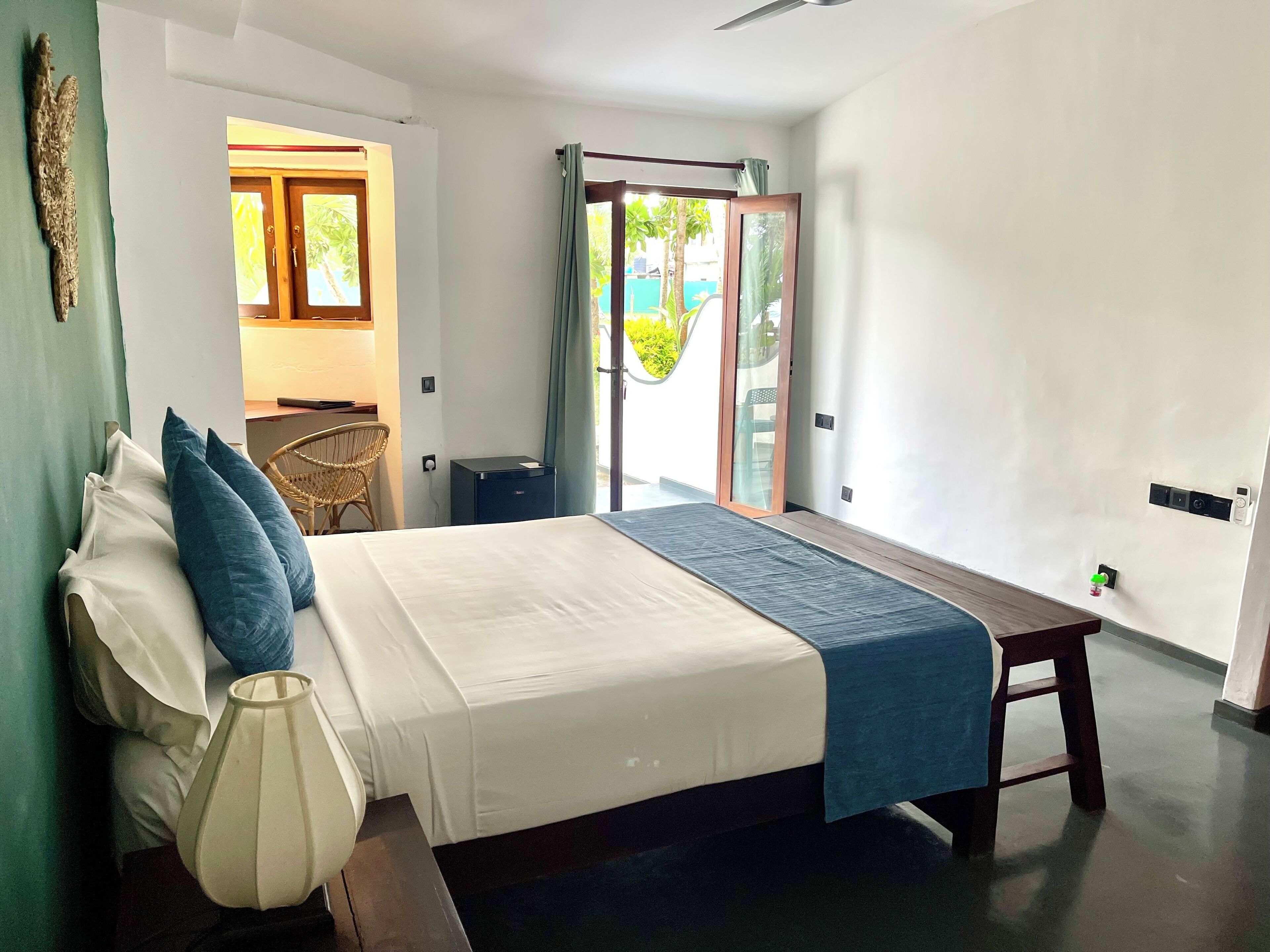 Quarto Duplo Standard, vista para o jardim | Minibar, cofre no quarto, secretária 