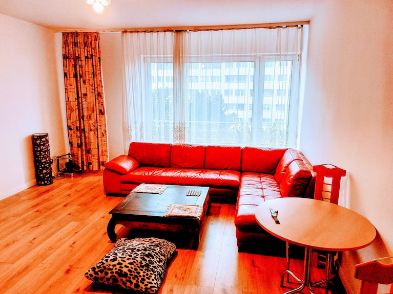 Die Wohnung Ist Gemütliche Und Schönen In Altmariendorf, Viel Zum Erleben -