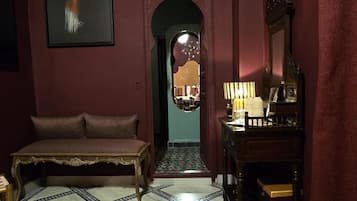 Quarto casal ou duplo standard, banheiro privativo | 1 quarto, roupas de cama premium, cofres nos quartos, cortinas blackout