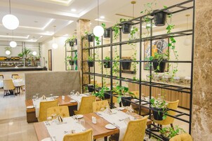 Café da manhã com buffet grátis todos os dias