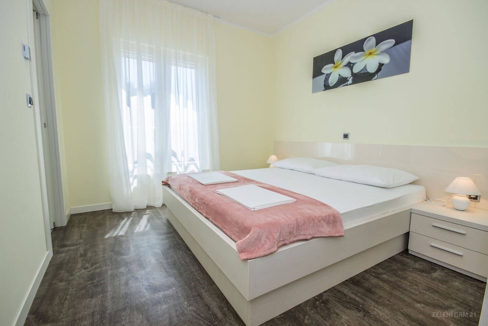 Romantic Villa 10 Min From The Beach! - Supetar