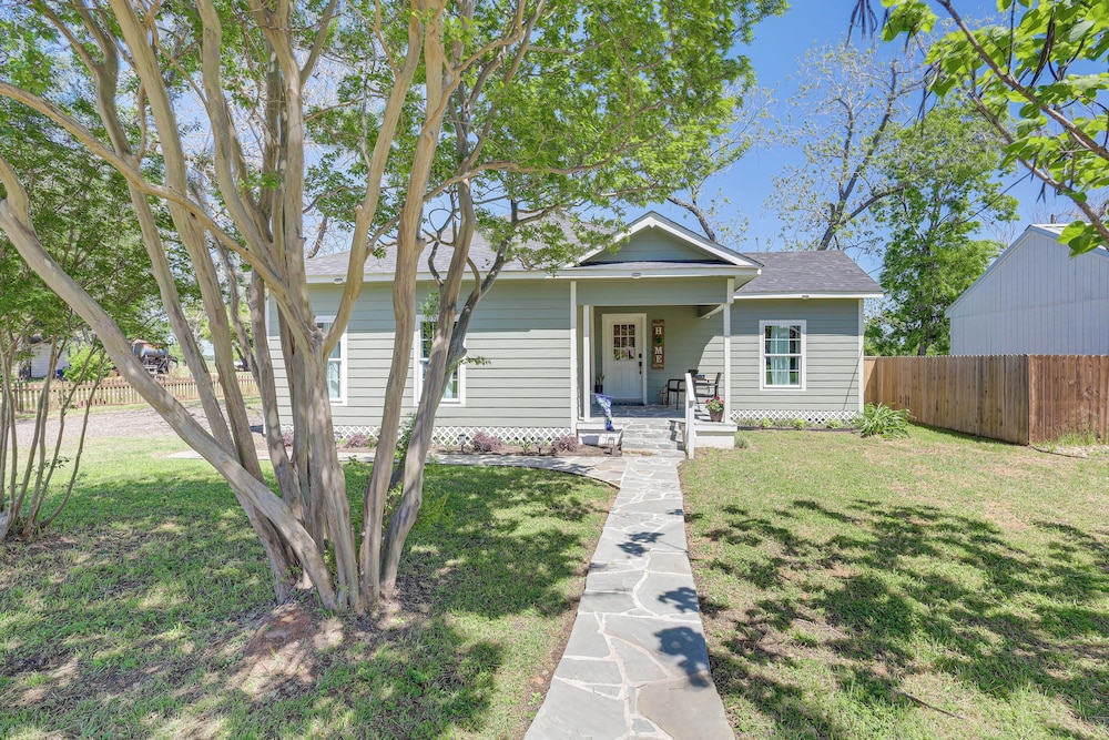 Charming Franklin Abode Near Sports Park & Fishing - Franklin, TX