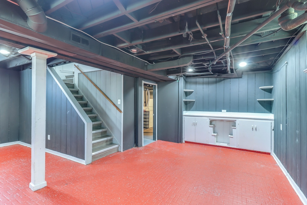 Peaceful Detroit Home W/ Yard: 10 Mi To Downtown! - Detroit, MI