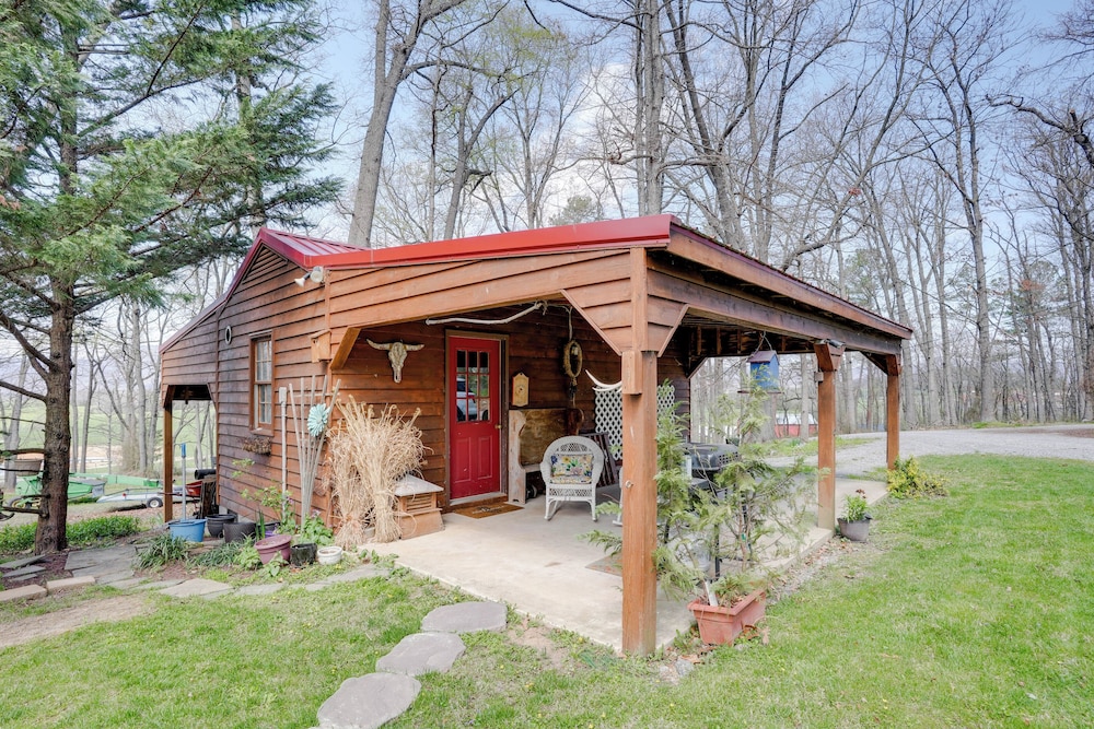 Peaceful Luray Cabin W/ Hot Tub, Deck & Fire Pit! - Stanley