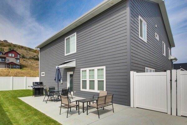 Modern & Spacious Garden City Home W/ Pool Access! - Utah