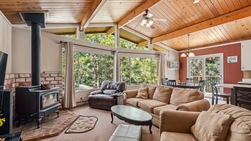 Casa, 3 quartos | Sala de estar | Smart TV