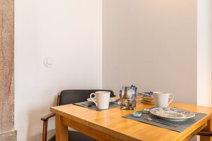 Quarto duplo básico | Opções para refeição no quarto