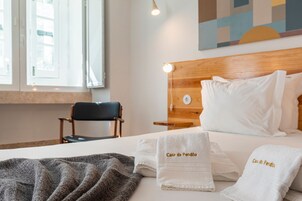 Quarto duplo básico | Ferros/tábuas de passar roupa, Wi-Fi de cortesia