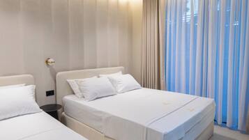 Quarto triplo superluxo | 1 quarto, escrivaninha, quartos à prova de som, Wi-Fi de cortesia