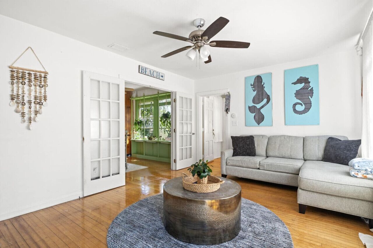 Vintage Beach Bungalow - Walk To Beach - Atlantic Beach, FL