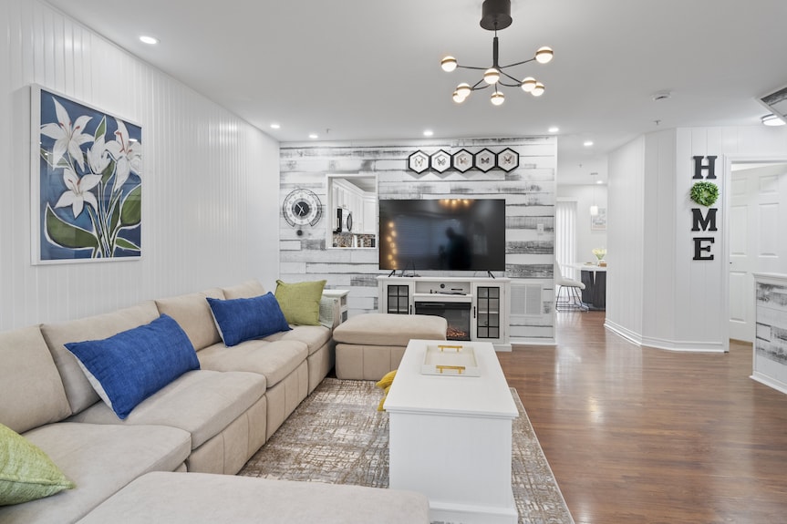 Experience Elevated Comfort: Luxe Breeze Townhouse. - Owings Mills, MD