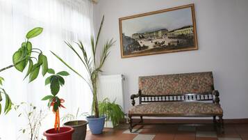 Área de estar no saguão